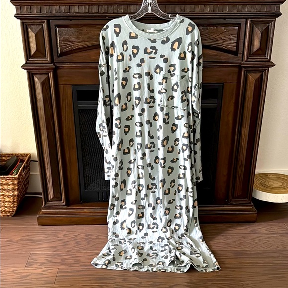 easel | Dresses | Easel Leopard Print Maxi Tshirt Dress | Poshmark